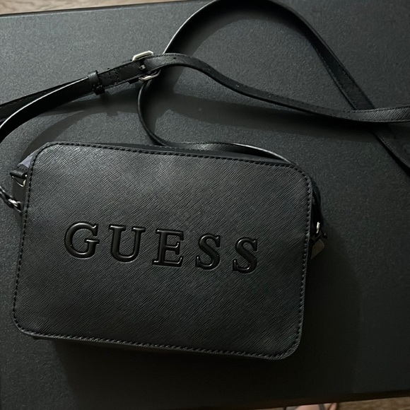 Guess | Bags | Guess Black Crossbody Purse | Poshmark